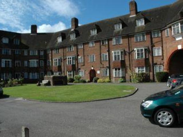 1 Bedrooms Flat for rent in Condor Court, Guildford GU2