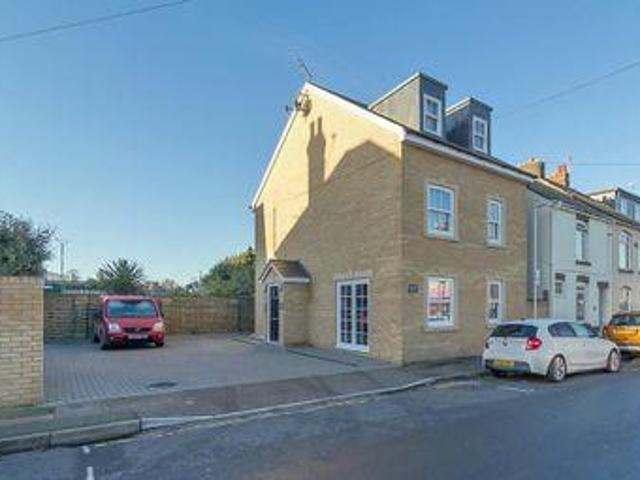 1 Bedrooms Flat for rent in Connaught Road, Sittingbourne ME10