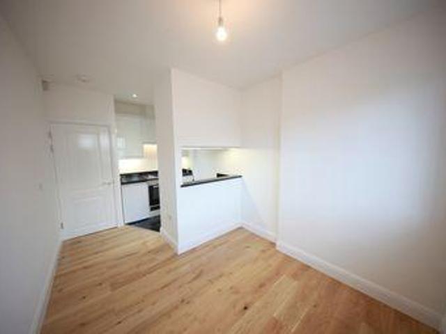 1 Bedrooms Flat for rent in Coombe Lane West, Kingston Upon Thames KT2
