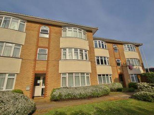 1 Bedrooms Flat for rent in Catherine Court, Springfield Drive, Ilford IG2