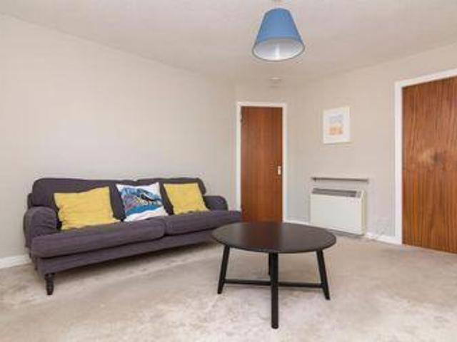 1 Bedrooms Flat for rent in Causewayside, Newington, Edinburgh EH9