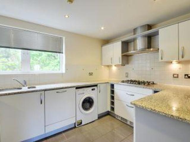 1 Bedrooms Flat for rent in Carew Road, Northwood HA6