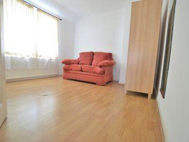1 Bedrooms Flat for rent in Carlton Road, Slough SL2