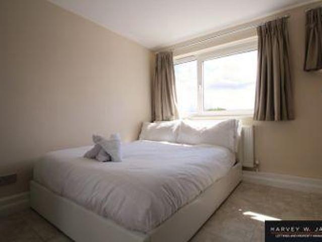 1 Bedrooms Flat for rent in Carrol Close, Stratford E15