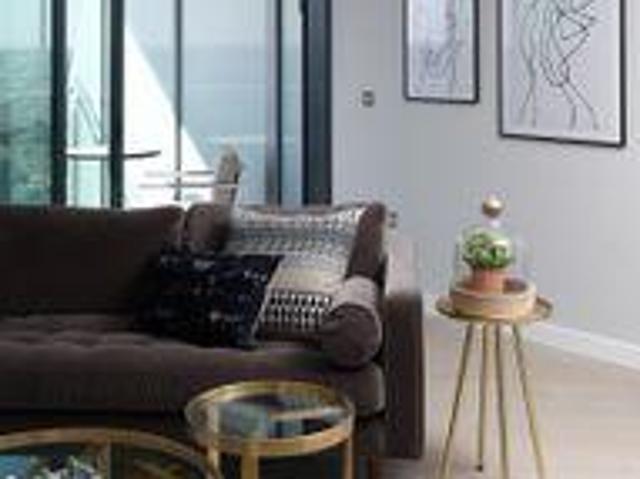 1 Bedrooms Flat for rent in Churchyard Row, Elephant And Castle SE11