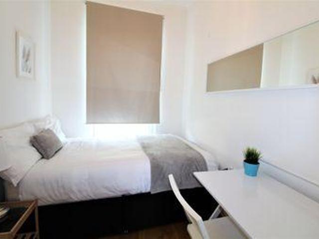 1 Bedrooms Flat for rent in Chiswick High Road, London W4