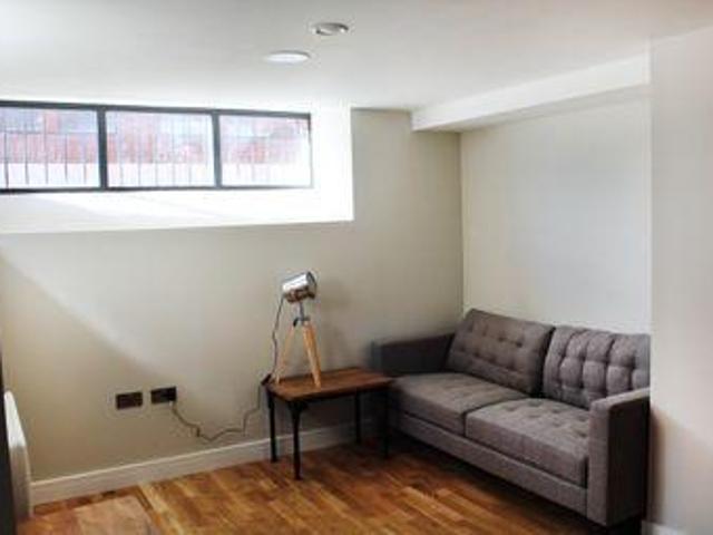 1 Bedrooms Flat for rent in City Court Trading Estate, Poland Street, Manchester M4