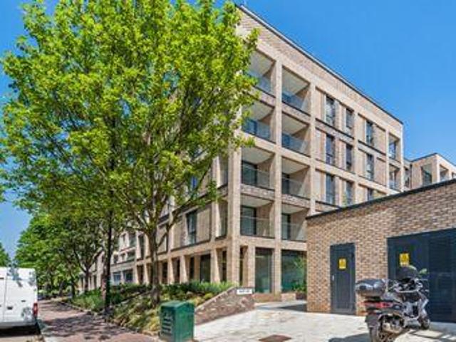 1 Bedrooms Flat for rent in Claremont House, London Square, Canada Water SE16