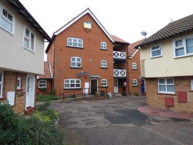 1 Bedrooms Flat for rent in Crouch Street, Laindon, Basildon SS15