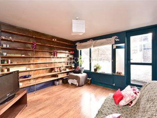 1 Bedrooms Flat for rent in Culross Close, London N15