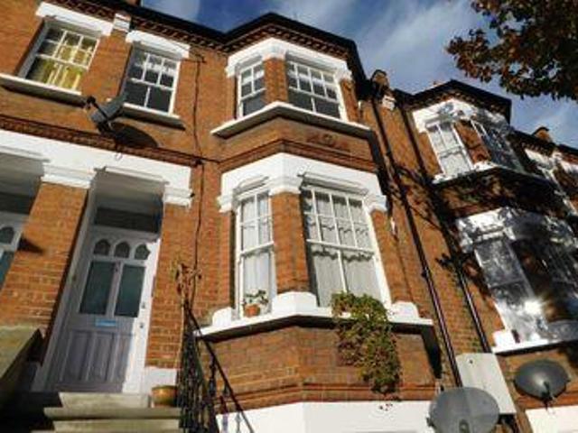 1 Bedrooms Flat for rent in Curwen Road, Shepherds Bush W12