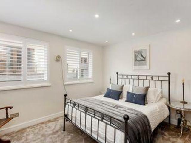 1 Bedrooms Flat for rent in Amberley Place, Windsor SL4