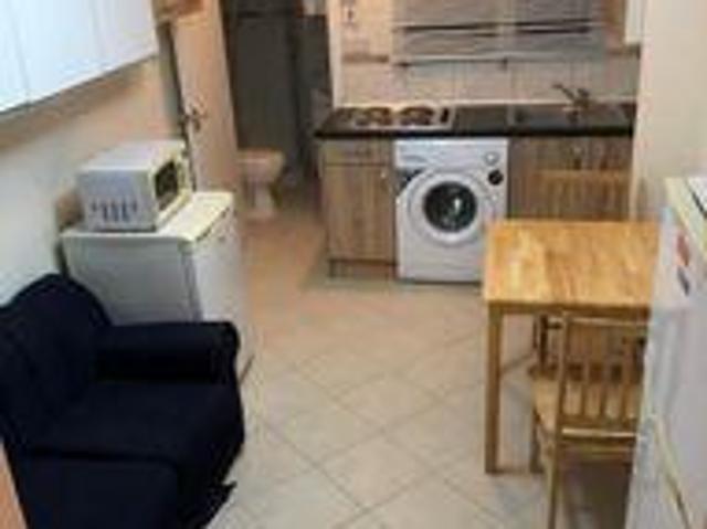1 Bedrooms Flat for rent in Amhust Road, Lonodn, Rectory Road N16