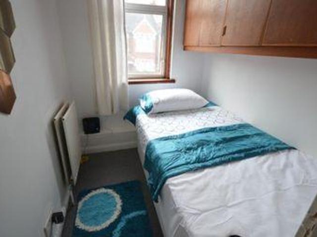 1 Bedrooms Flat for rent in Adelaide Grove, Shepherds Bush W12