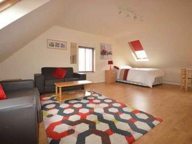 1 Bedrooms Flat for rent in Adelaide Grove, Shepherds Bush W12