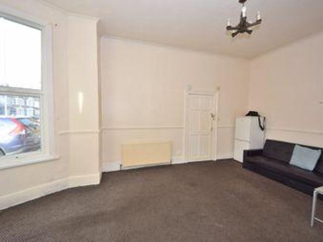 1 Bedrooms Flat for rent in Aldborough Road South, Seven Kings, Ilford IG3