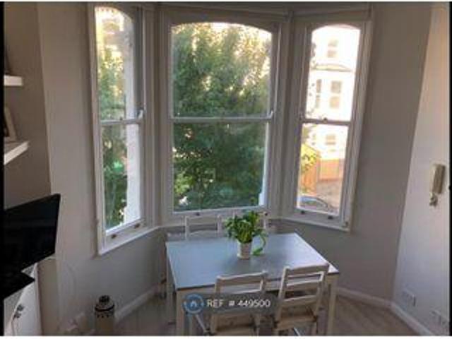 1 Bedrooms Flat for rent in Almeric Road, London SW11