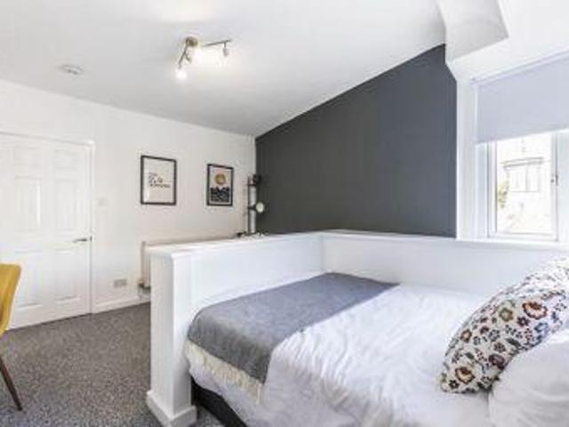 1 Bedrooms Flat for rent in Argie Gardens, Burley, Leeds LS4