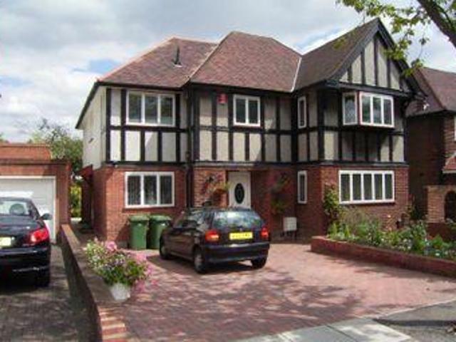 1 Bedrooms Flat for rent in Ashbourne Close, London W5