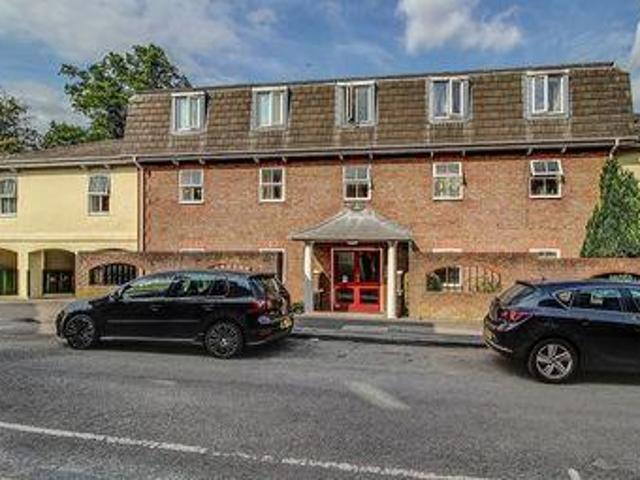 1 Bedrooms Flat for rent in Ashley Court, Alton GU34