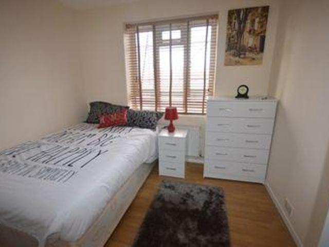 1 Bedrooms Flat for rent in Australia Road, White City Estate W12