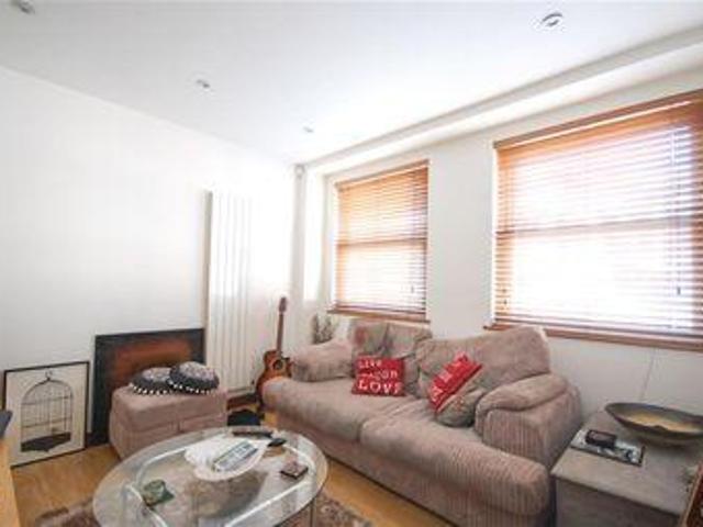 1 Bedrooms Flat for rent in Boleyn Road, London N16