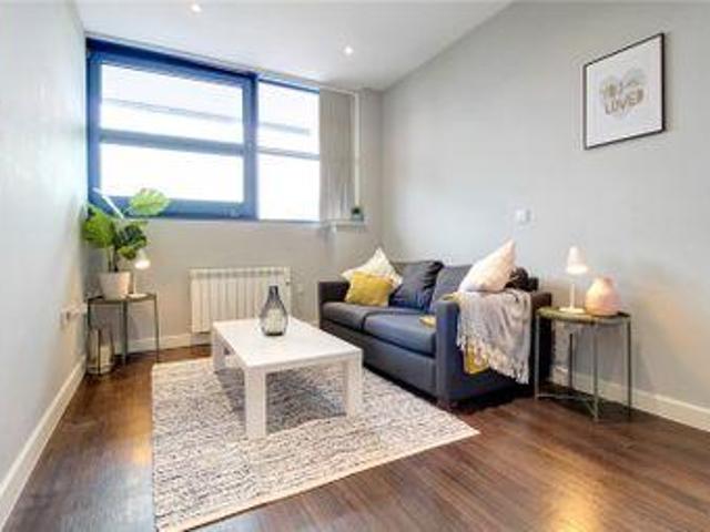 1 Bedrooms Flat for rent in Bath Road, Heathrow, Hayes UB3