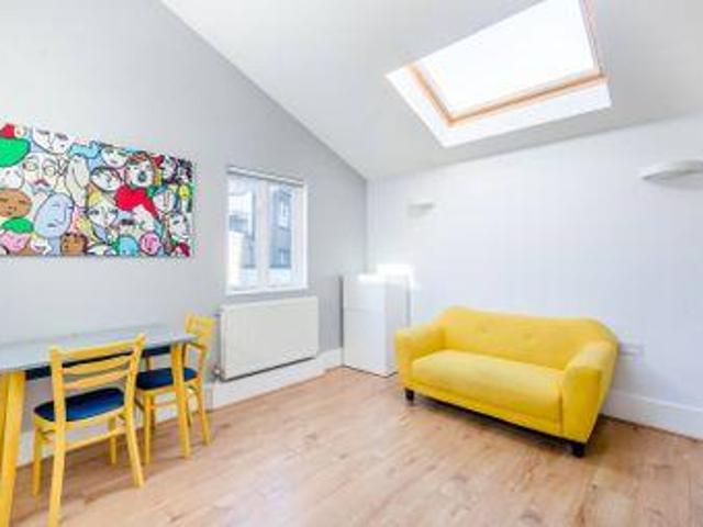 1 Bedrooms Flat for rent in Battersea High Street, Battersea Square, London SW11