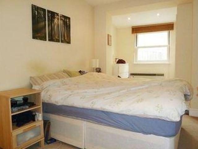 1 Bedrooms Flat for rent in Battersea High Street, Clapham Junction SW11
