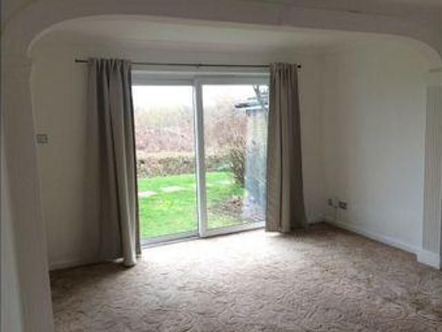 1 Bedrooms Flat for rent in Bawdsey Avenue, Newbury Park IG2
