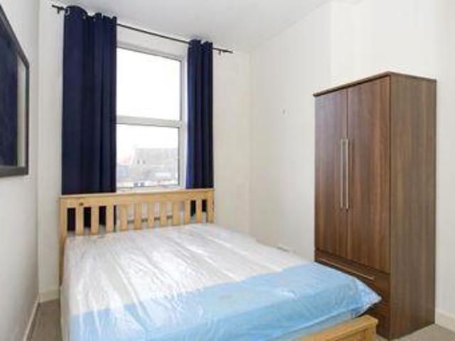 1 Bedrooms Flat for rent in Balham High Road, London SW12