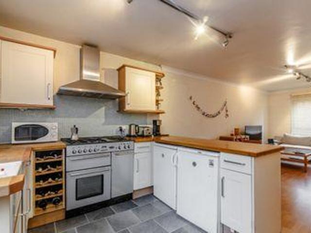 1 Bedrooms Flat for rent in Bartholomew Close, Clapham Junction, London SW18