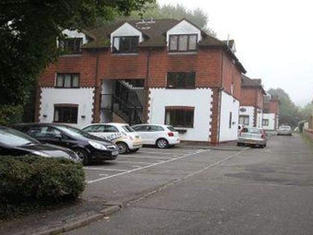 1 Bedrooms Flat for rent in Bassetsbury Lane, High Wycombe HP11