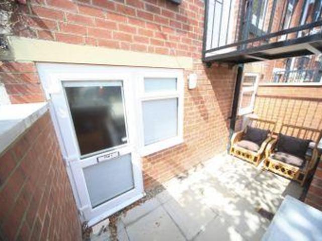 1 Bedrooms Flat for rent in Beechwood Walk, Burley, Leeds LS4