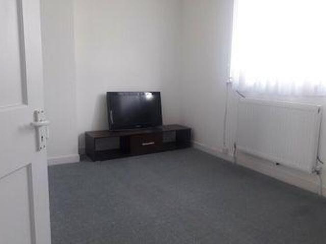 1 Bedrooms Flat for rent in Blundell Road, Burnt Oak, Edgware HA8