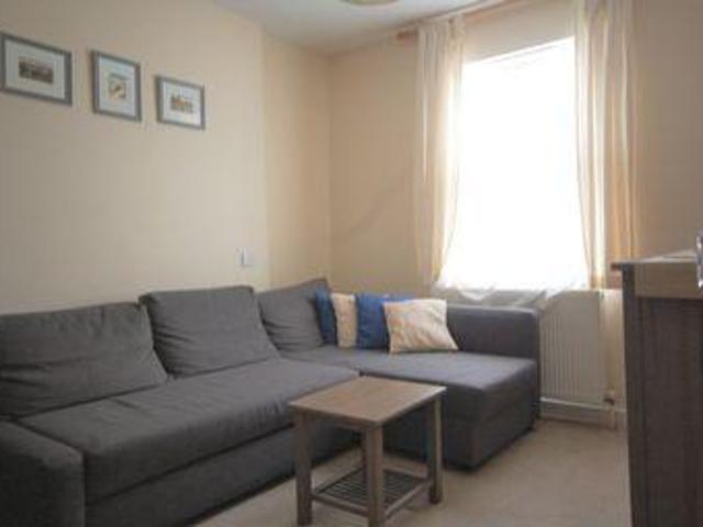 1 Bedrooms Flat for rent in Blythe Road, West Kensington W14