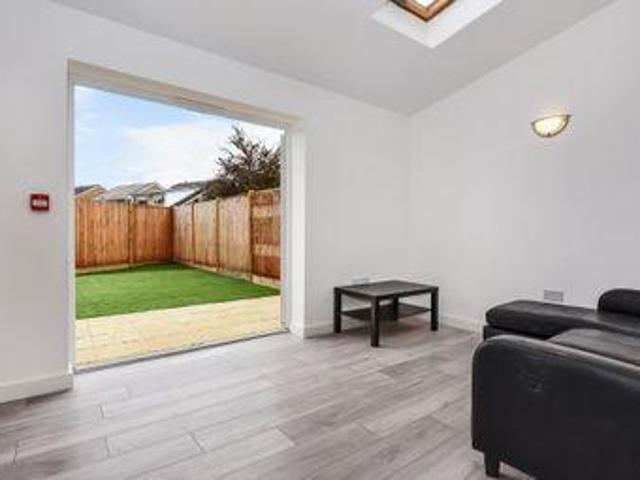 1 Bedrooms Flat for rent in Black Horse Close, Windsor SL4