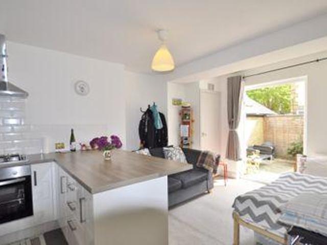 1 Bedrooms Flat for rent in Bloemfontein Avenue, London W12