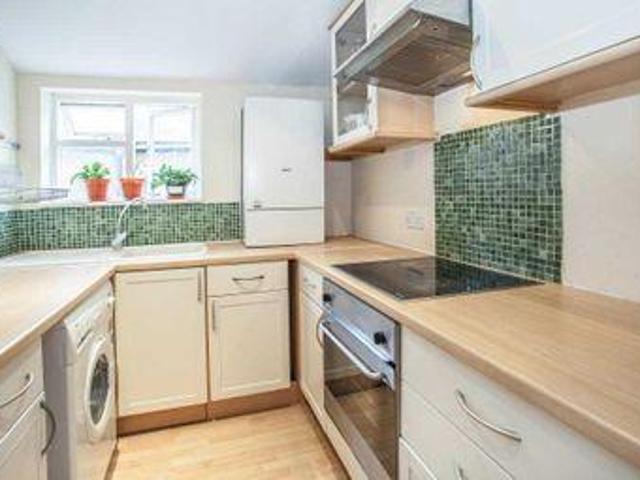 1 Bedrooms Flat for rent in Bloemfontein Road, Shepherds Bush W12