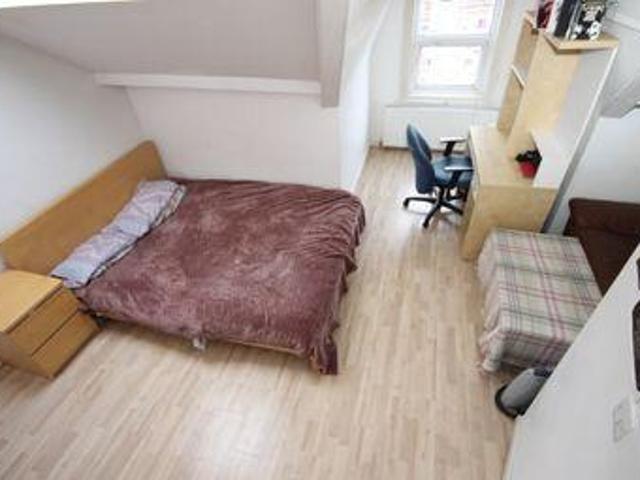 1 Bedrooms Flat for rent in Brudenell Road, Hyde Park, Leeds LS6