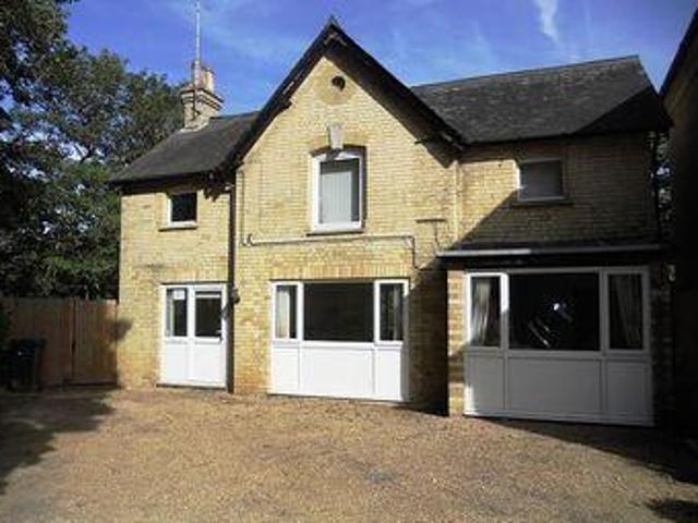 1 Bedrooms Flat for rent in Brambleton Avenue, Farnham GU9