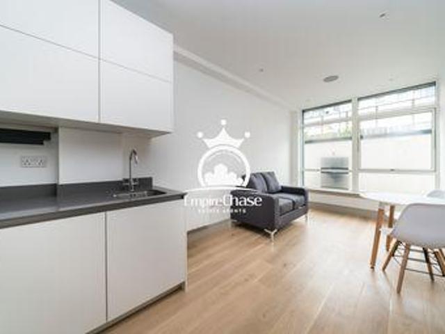 1 Bedrooms Flat for rent in Broad House, Imperial Drive, Harrow, Middlesex HA2