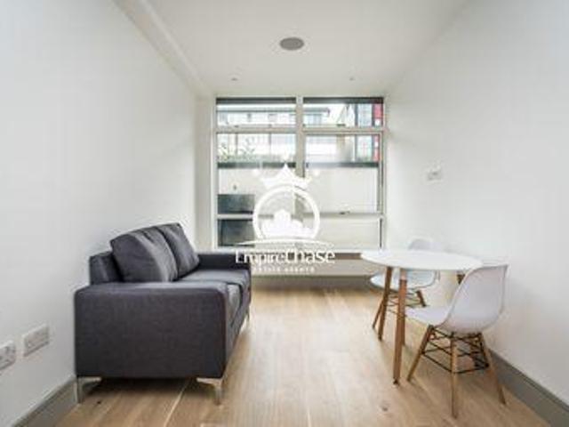 1 Bedrooms Flat for rent in Broad House, Imperial Drive, Harrow, Middlesex HA2
