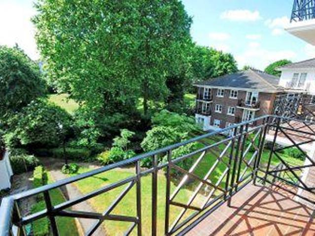 1 Bedrooms Flat for rent in Brompton Park Crescent, West Brompton SW6