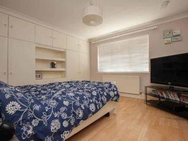 1 Bedrooms Flat for rent in Browning Avenue, Worcester Park KT4