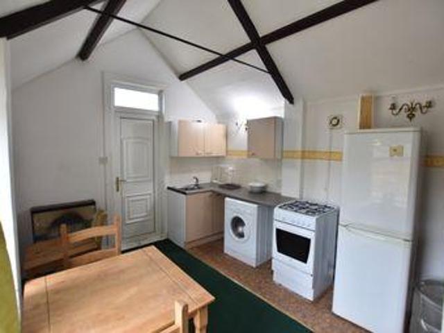 1 Bedrooms Flat for rent in Goldhawk Road, Shepherds Bush W6