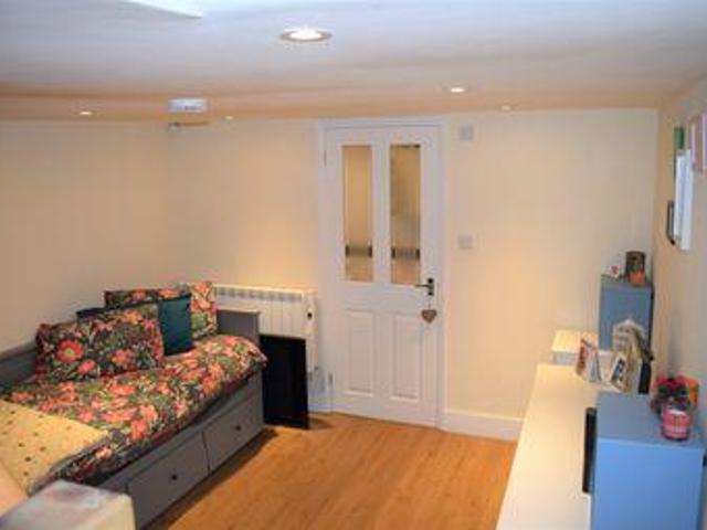 1 Bedrooms Flat for rent in George Lane, London E18