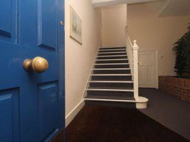 1 Bedrooms Flat for rent in George Lane, Rochester ME1
