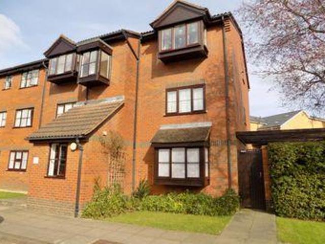 1 Bedrooms Flat for rent in Gladbeck Way, Enfield, Middlesex EN2