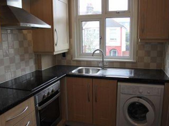 1 Bedrooms Flat for rent in Glenhurst Road, Southend On Sea, Essex SS2